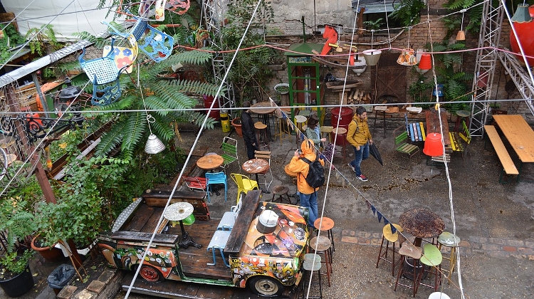 Video: 7 Top Ruin Bars In Budapest - XpatLoop.com