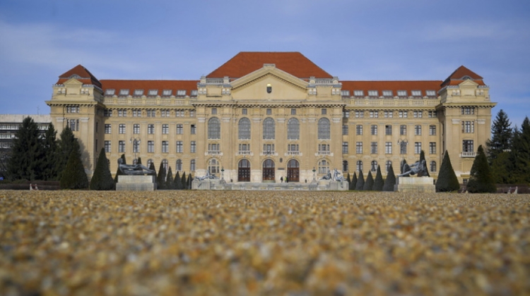 Debrecen University Students Approve Change Of Model - XpatLoop.com