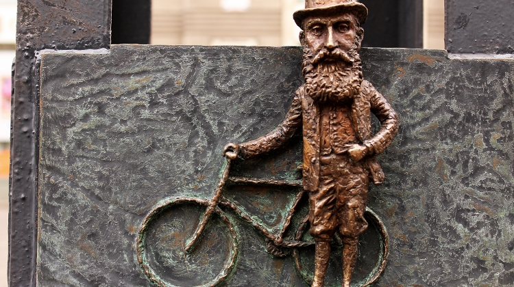 Insider’s Guide: Kolodko's Strange Small Statues Around Budapest ...