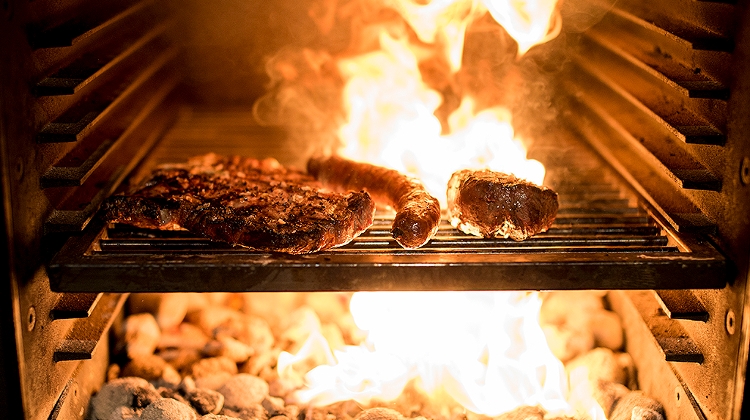 Introducing Fat Mama: The Cosy BBQ Garden In Middle Of Budapest’s Soho ...