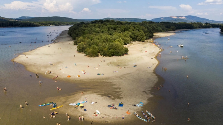 Quick Guide To Best Public Beaches Near Budapest - XpatLoop.com