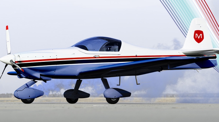 President Promotes Hungarian-Made Light Aircraft - XpatLoop.com