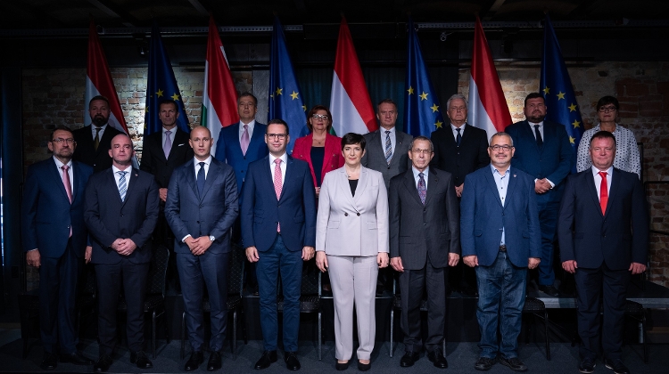 Shadow Cabinet Presented by DK MEP Dobrev in Hungary - XpatLoop.com