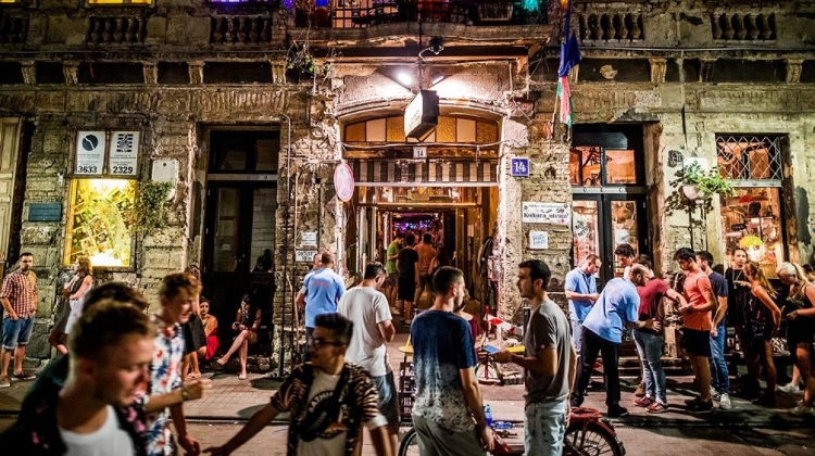 Ultimate Guide to Best Ruin Bars in Budapest - XpatLoop.com