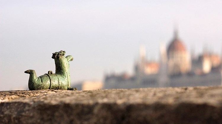 Budapest Photos: Special Hidden Mini Statues - XpatLoop.com