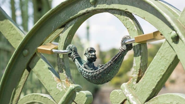 Budapest Photos: Special Hidden Mini Statues - XpatLoop.com