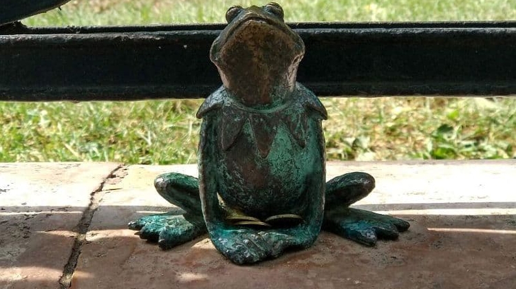 Budapest Photos: Special Hidden Mini Statues - XpatLoop.com