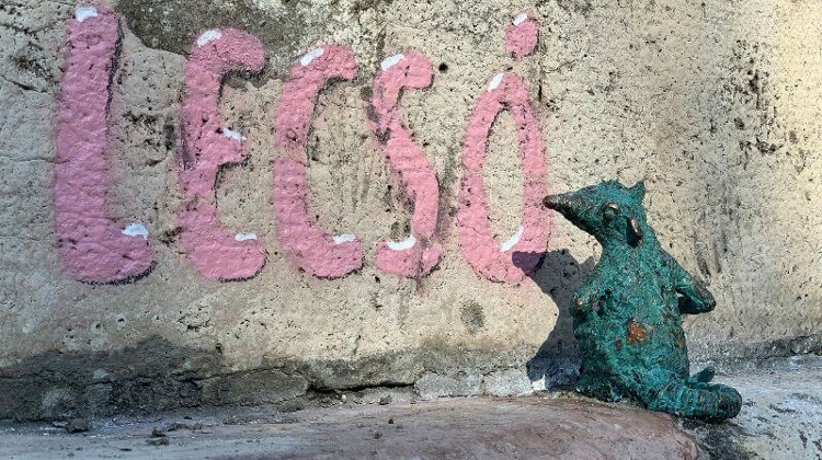 Budapest Photos: Special Hidden Mini Statues - XpatLoop.com