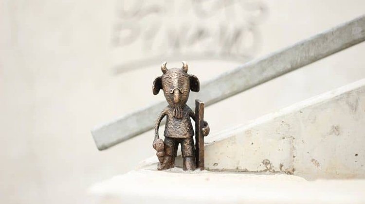 Budapest Photos: Special Hidden Mini Statues - XpatLoop.com