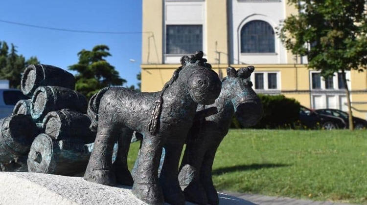 Budapest Photos: Special Hidden Mini Statues - XpatLoop.com