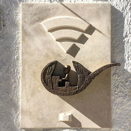 Budapest Photos: Special Hidden Mini Statues - XpatLoop.com