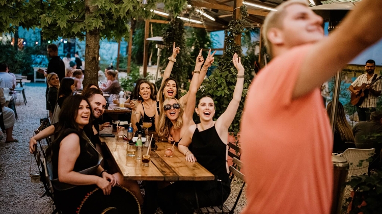 Insider’s Guide: Budapest Nightlife - All Things Drinking, Dining & Dancing - XpatLoop.com