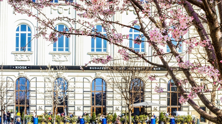 Top 7 Waterside Restaurants in Budapest - XpatLoop.com