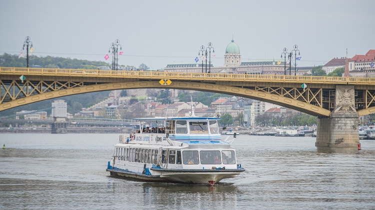 Public Boat Service Resumes on Danube in Budapest - XpatLoop.com