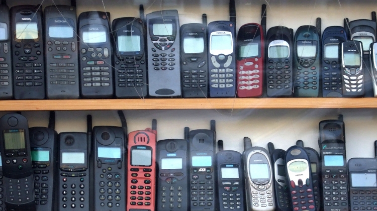 Over 50% of Hungarians Store Old Phones Despite Safety Risks - XpatLoop.com
