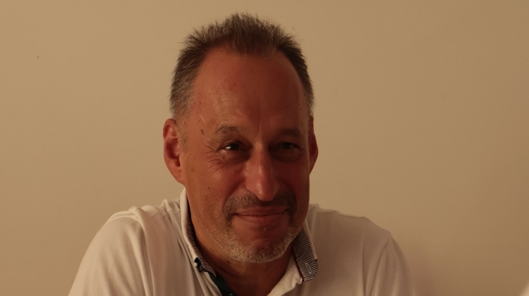 Péter Sipos, Owner, MINICARDS Hungary - XpatLoop.com