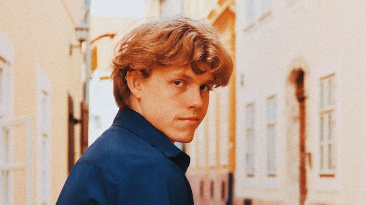 Surprising Expats: Frederik Cornelius, You Tuber, Musician, Vlogger ...